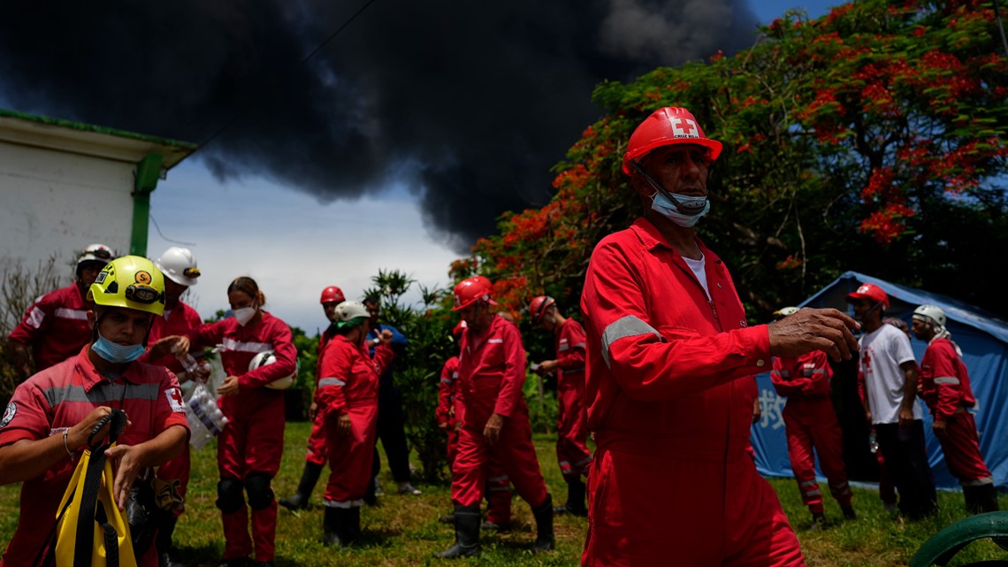 Cuban oil tank farm fire injures dozens, 17 firefighters missing ...