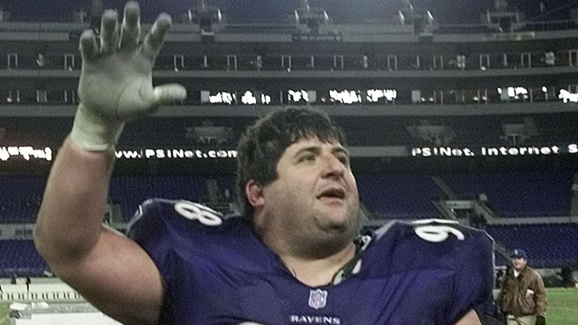 Former NFL Ravens, Colts player Tony Siragusa dies at 55 | wzzm13.com