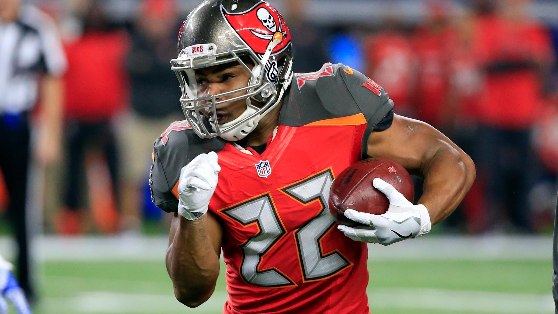 Former NFL star Doug Martin dies at 36 | wzzm13.com