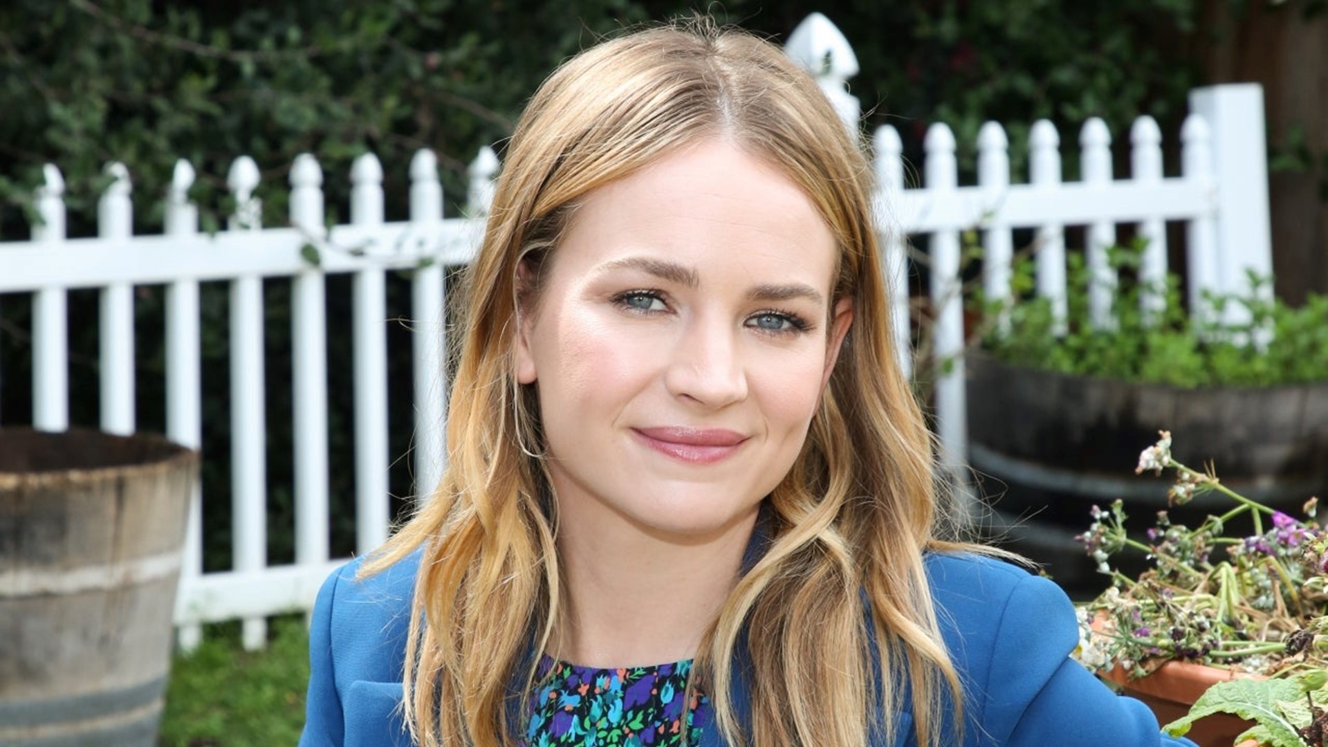 Britt Robertson Is Engaged to Paul Floyd | wzzm13.com