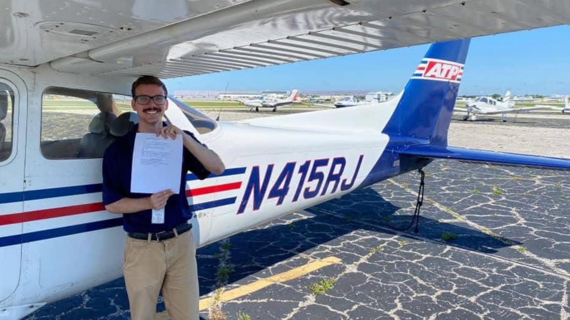 Pilot killed in American Airlines crash: Sam Lilley | wzzm13.com