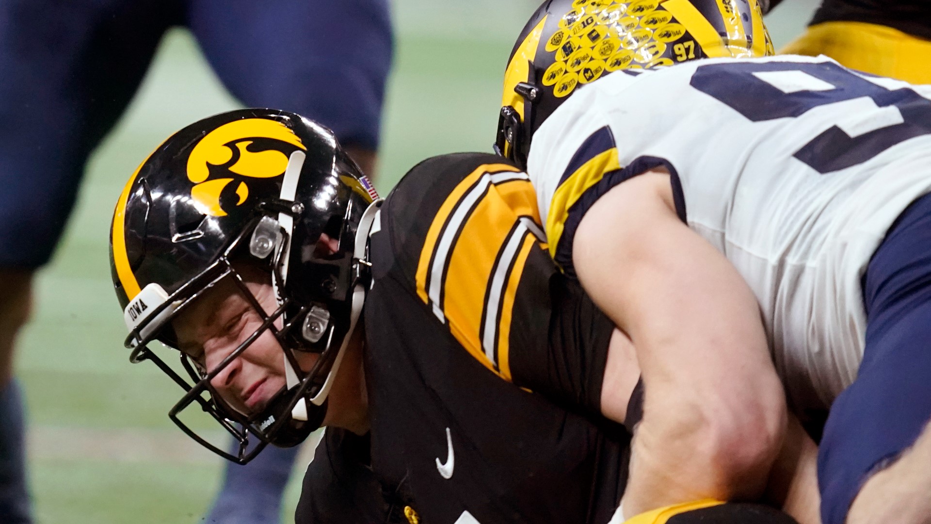 Recap: Michigan beats Iowa 42-3 in Big Ten title game | wzzm13.com