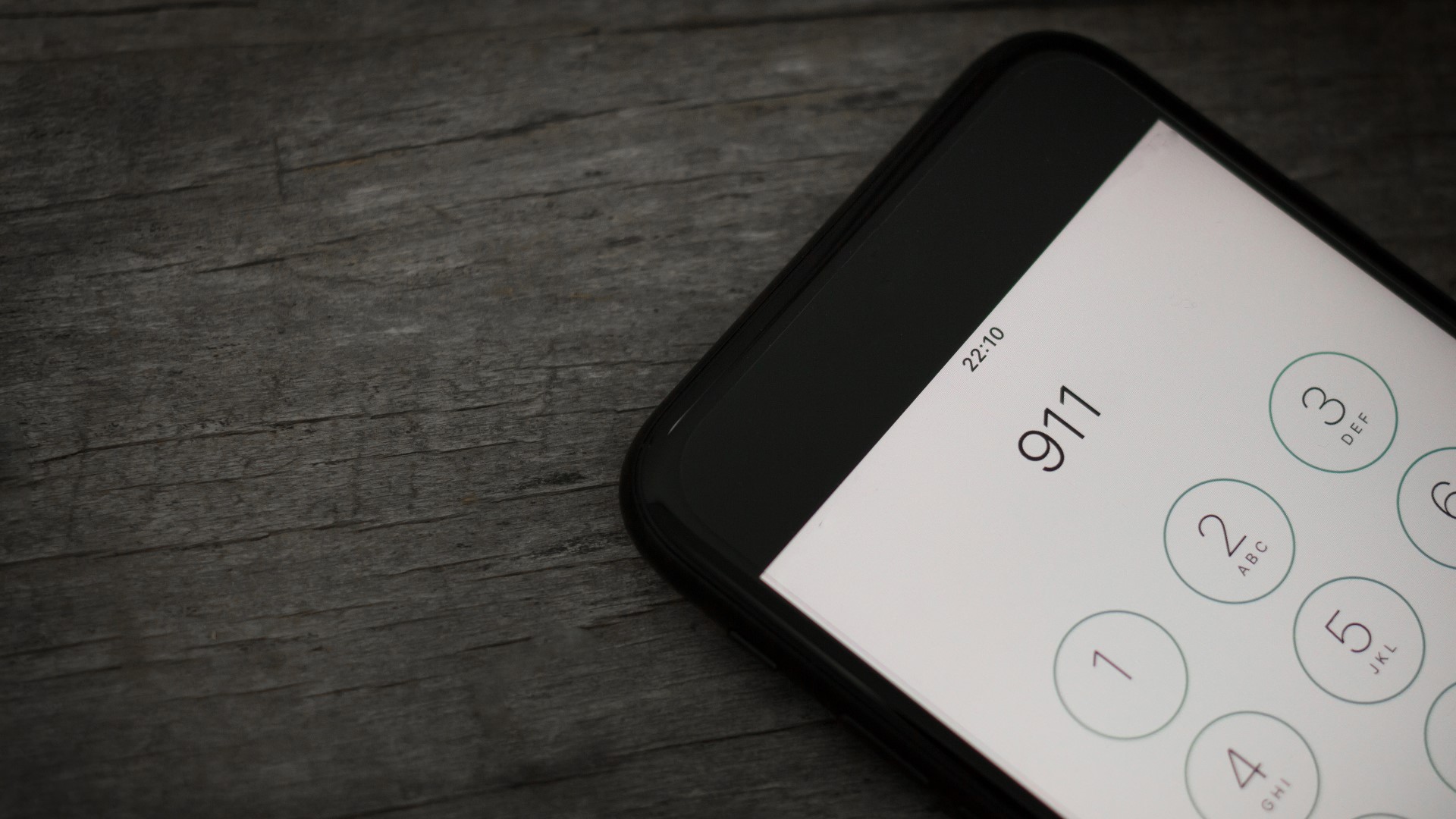 Daughter calls 911 to 'order pizza' as code to alert police to do ...