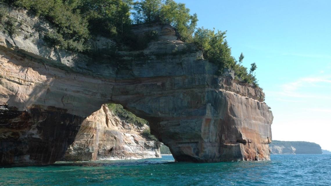 Boaters watch cliff collapse along Lake Superior in Michigan | wzzm13.com