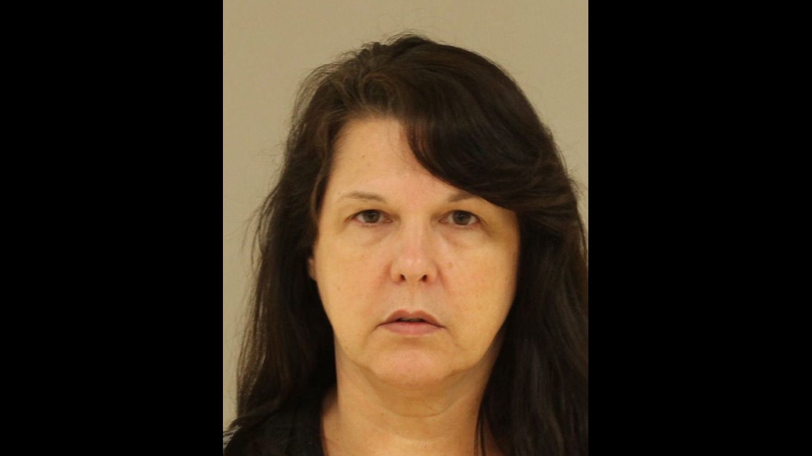 Trial begins for woman accused in cold-case murder | wzzm13.com