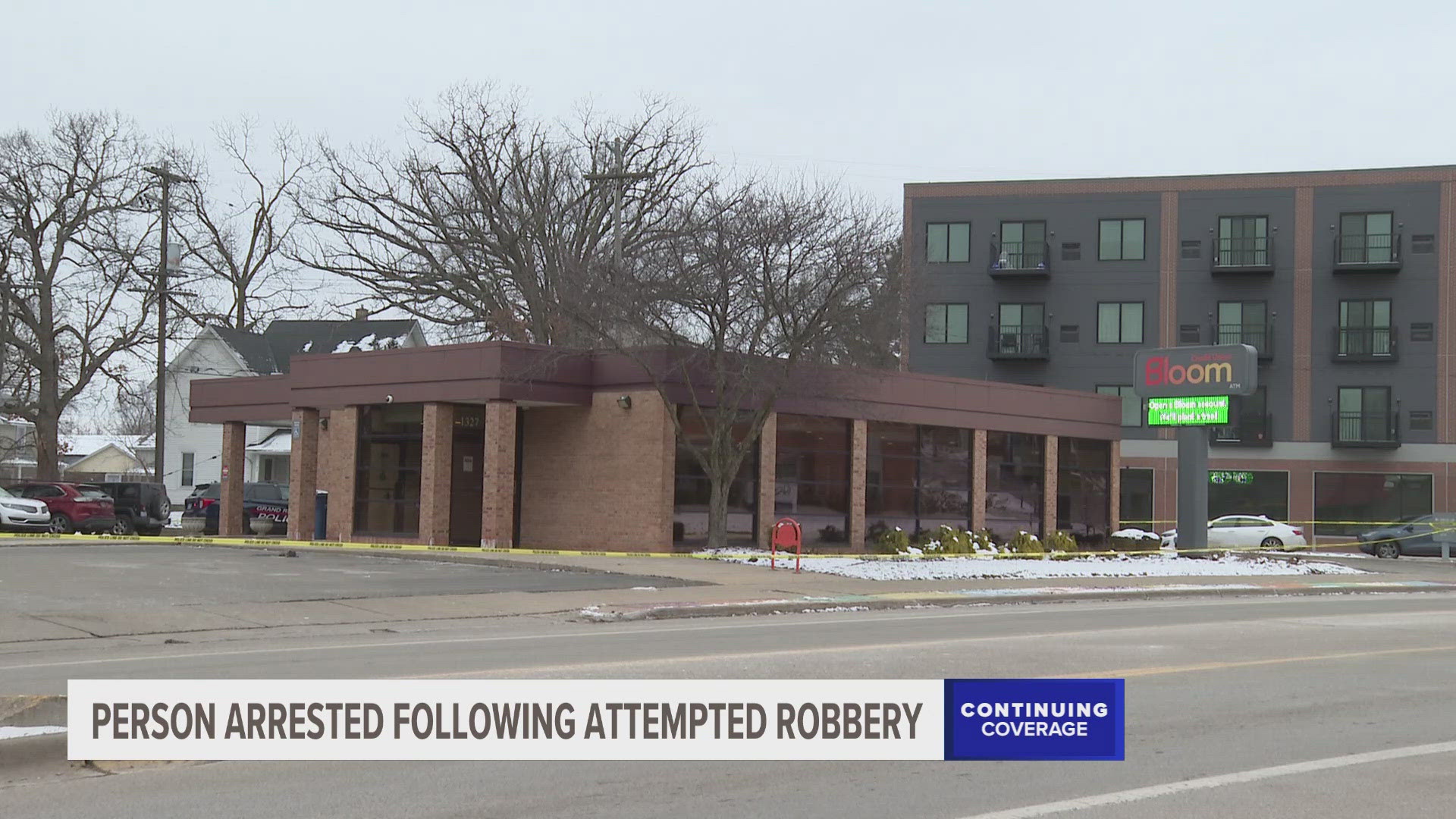 1 arrested after botched attempted bank robbery, standoff | wzzm13.com