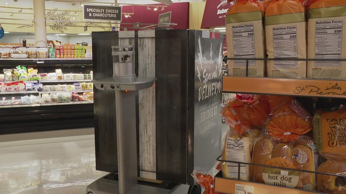 THIS IS THE DROID YOU'RE LOOKING FOR: Chicken delivery robot spotted in ...