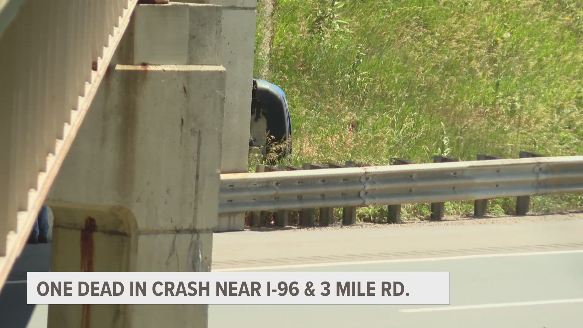 Fatal crash closes westbound I-96 near Leonard St | wzzm13.com