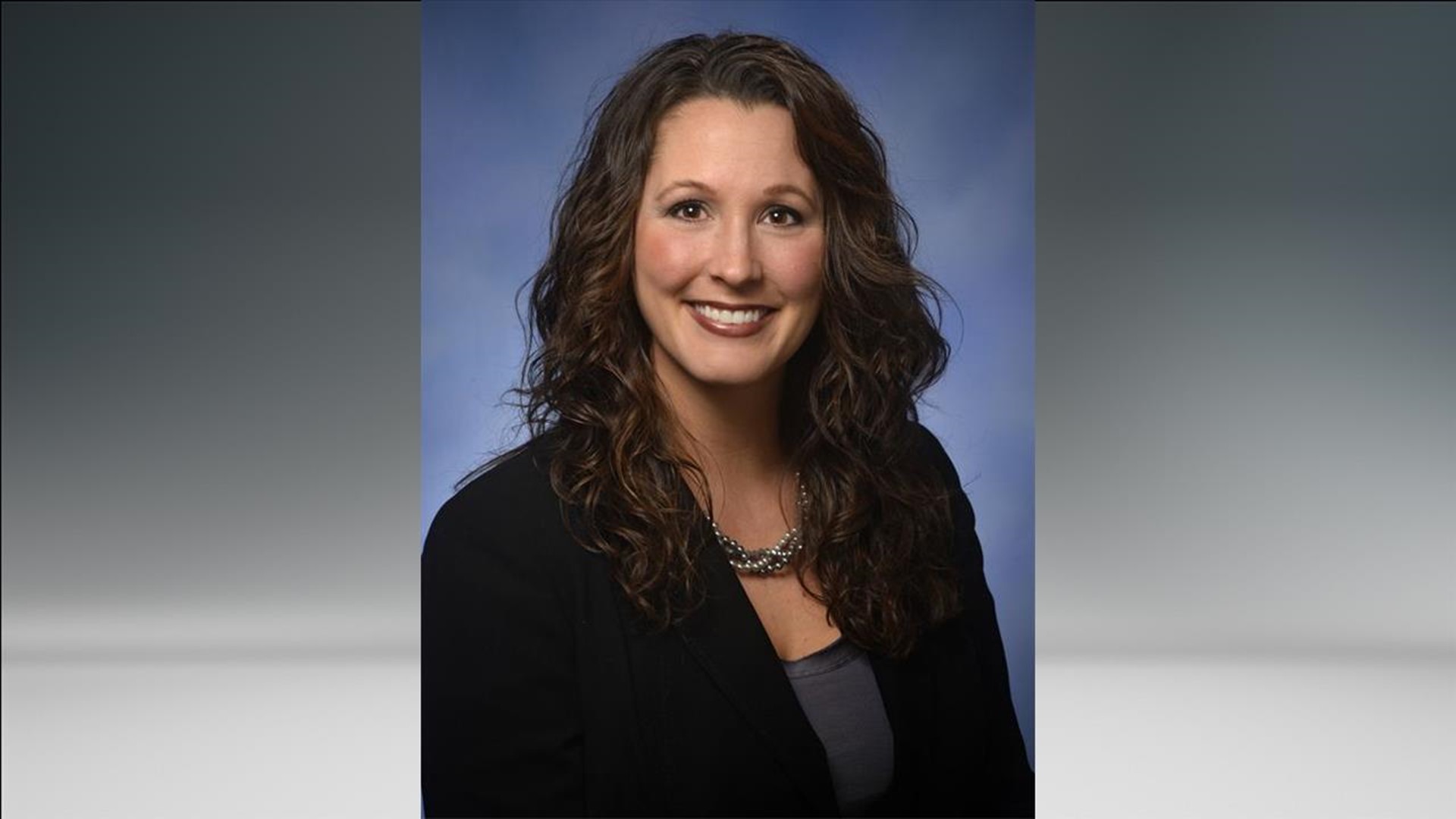 Lisa Posthumus Lyons hosts 'Ladies Night Out' | wzzm13.com