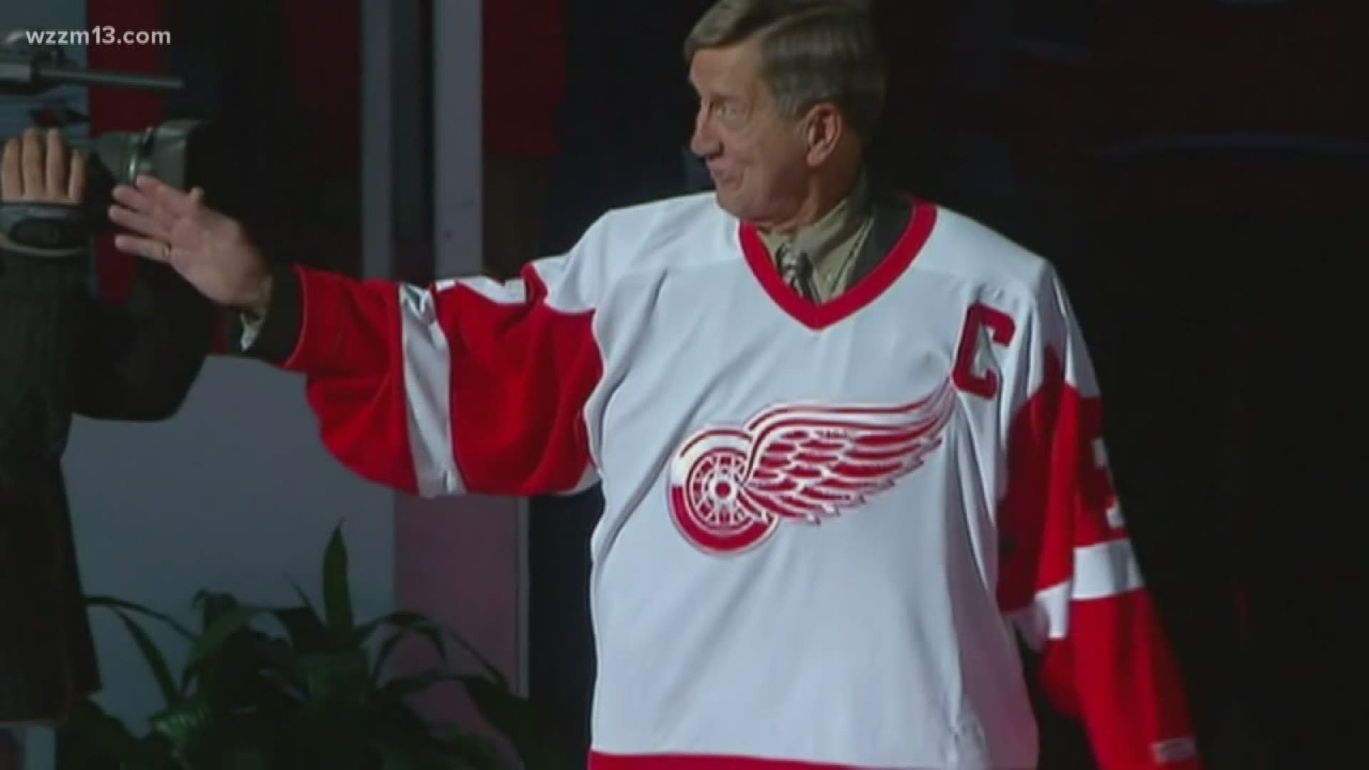 Red Wings great, NHL union pioneer Ted Lindsay dies at 93 | wzzm13.com