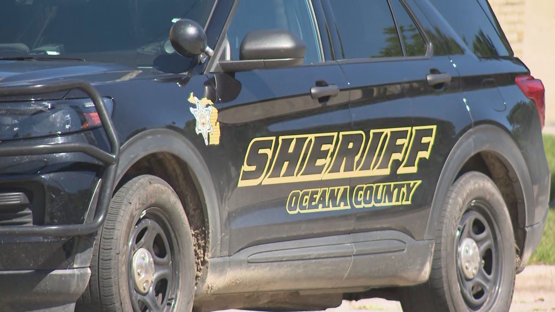 Man dead, woman injured in Oceana County crash Sunday | wzzm13.com