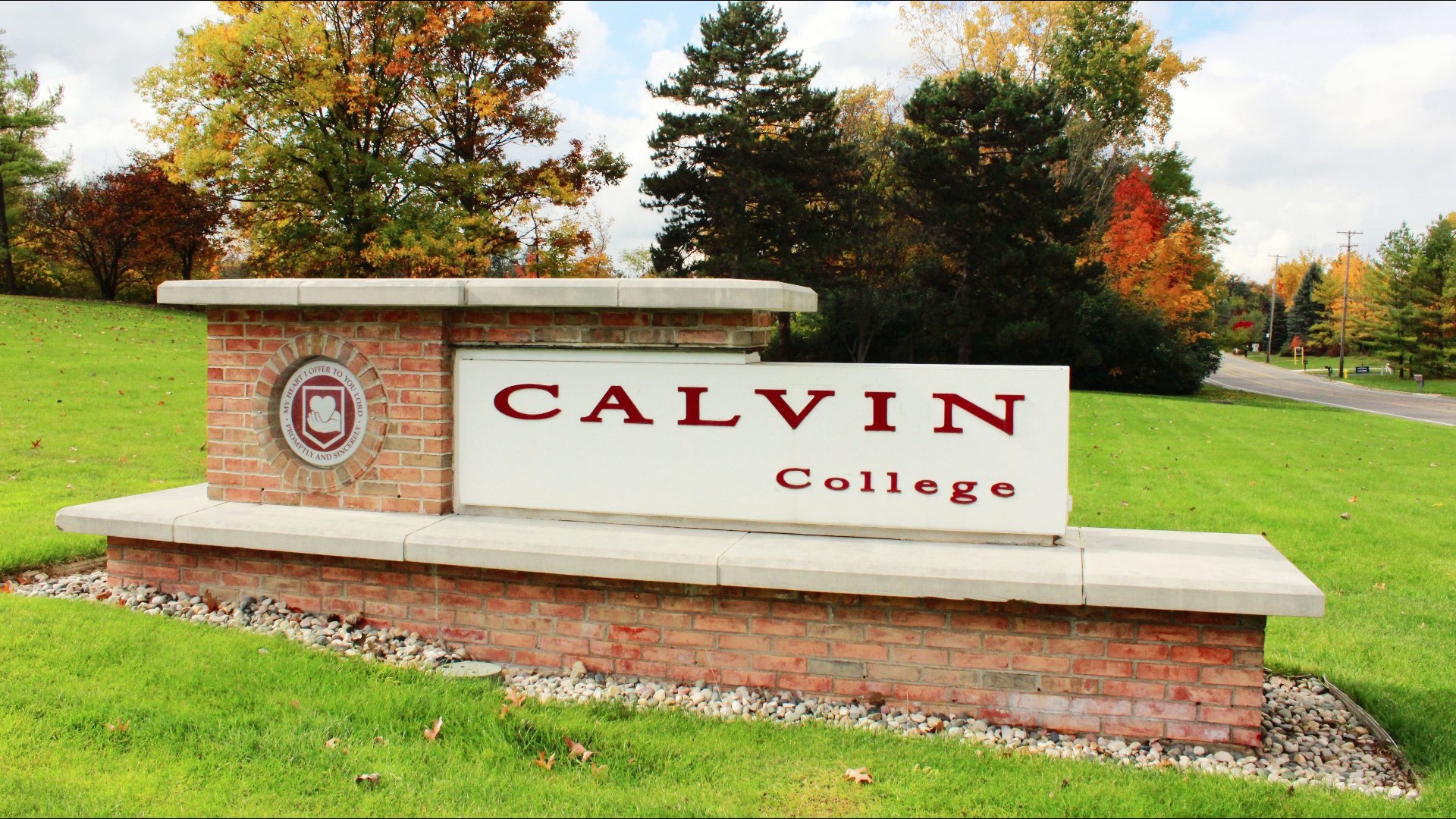 15 prison inmates earn associate's degrees from Calvin College | wzzm13.com