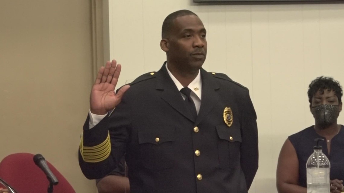 Muskegon Heights new police chief sworn in | wzzm13.com