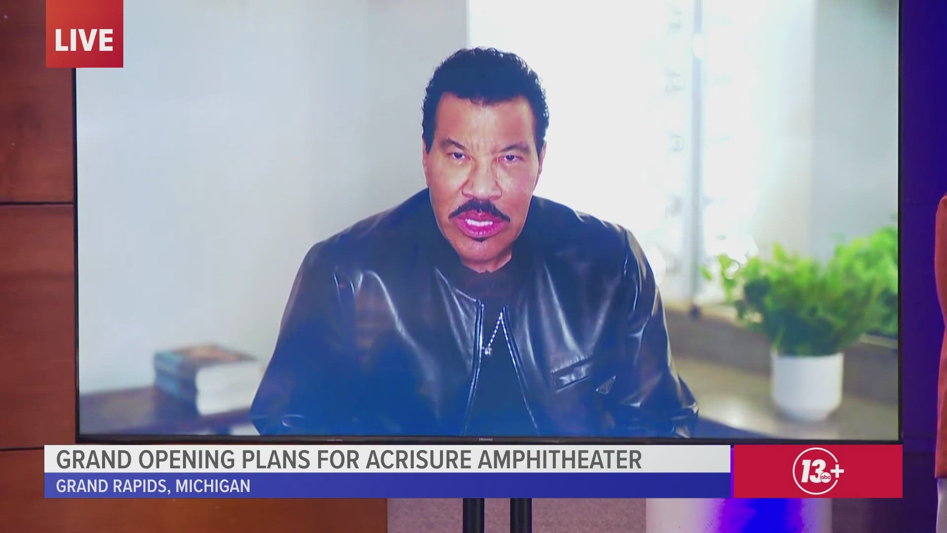 Lionel Richie will be the opening act at Acrisure Amphitheater | wzzm13.com