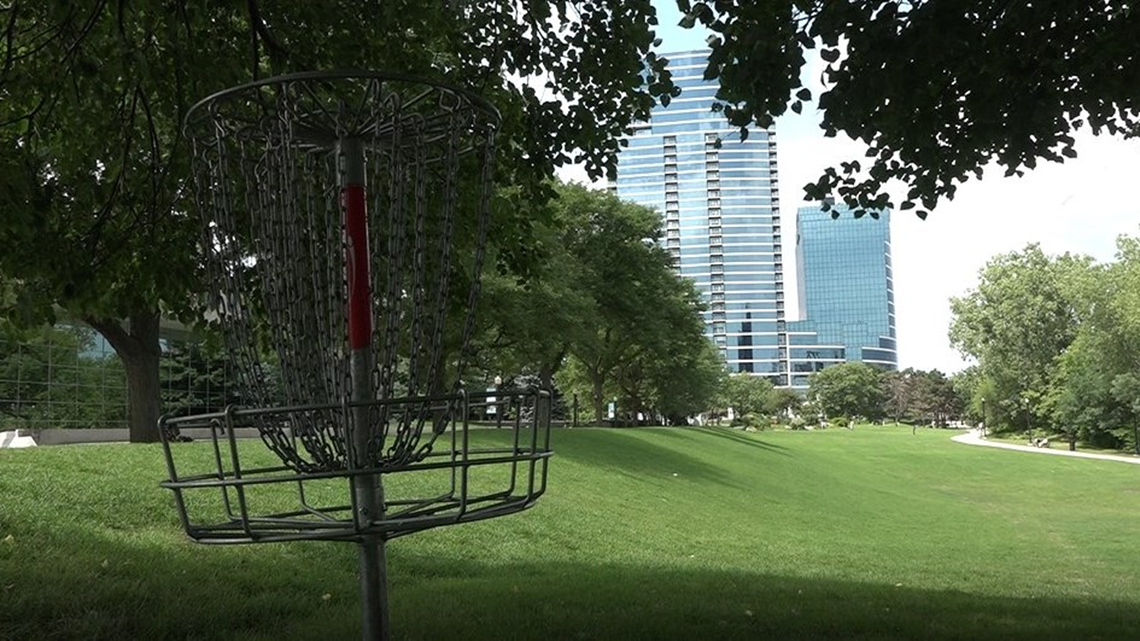Urban disc golf takes over downtown Grand Rapids | wzzm13.com