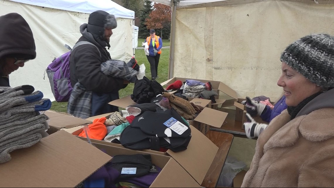 Group serves Grand Rapids’ homeless with winter survival gear | wzzm13.com