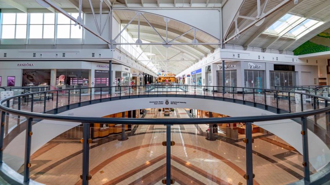 'A ghost town' | Photos show Rivertown Mall nearly empty as people stay ...