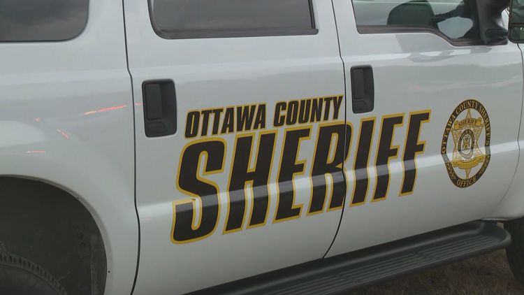 Coopersville man injured in Ottawa County rollover crash | wzzm13.com