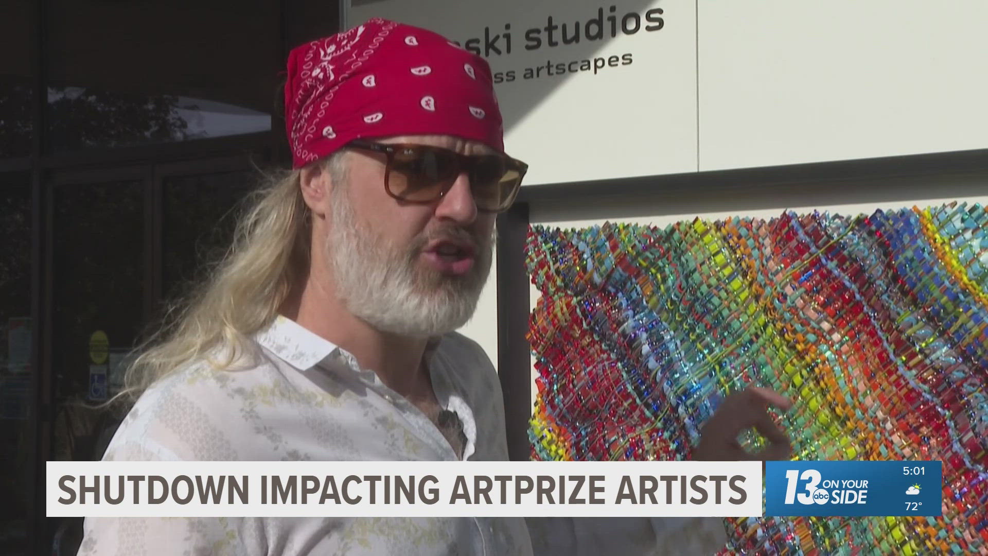 Portland artist continues art display amid government shutdown | wzzm13.com