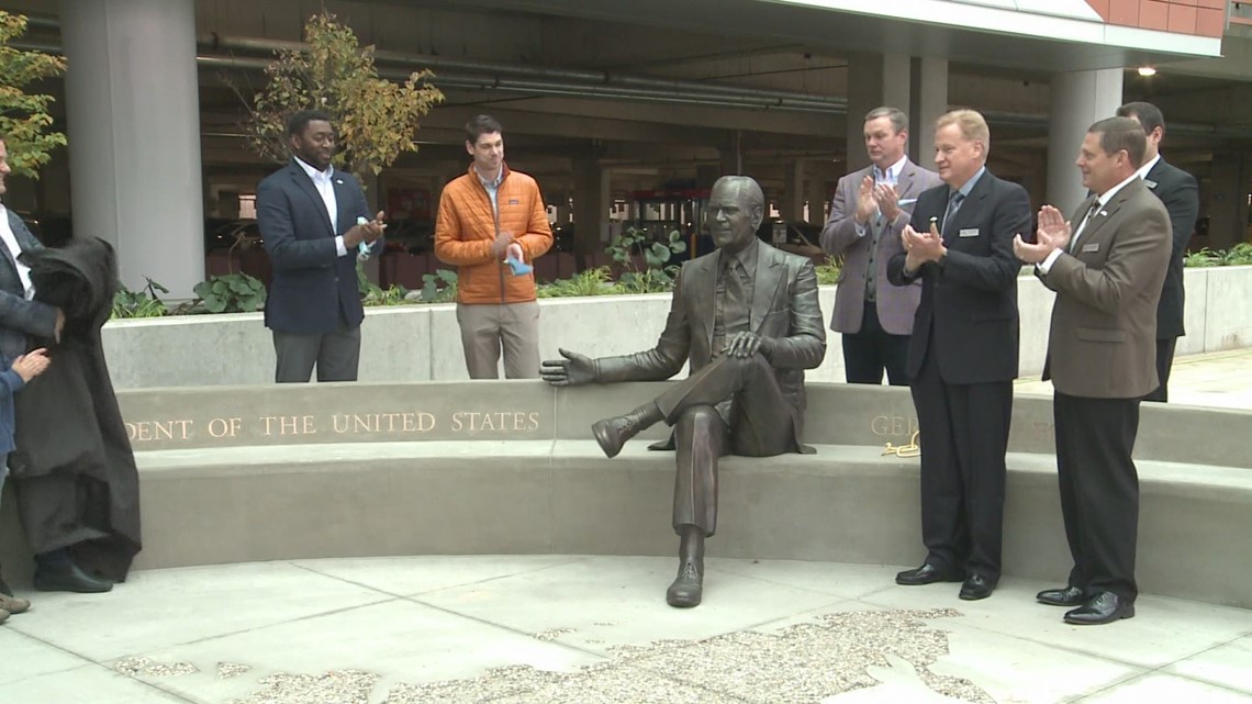 Ford Airport unveils statue of President Ford, dedicates plaza | wzzm13.com
