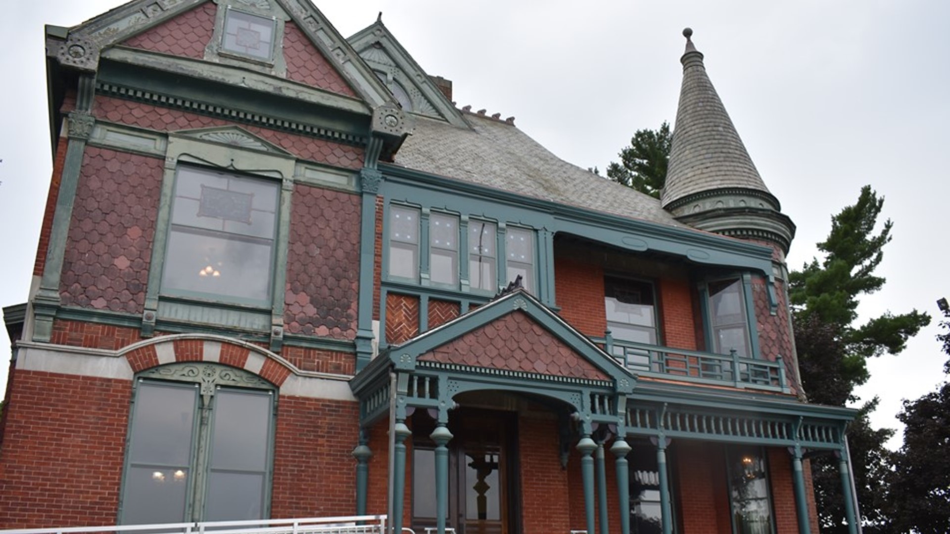 Michigan mansion, built in 1882, reopens after renovations | wzzm13.com