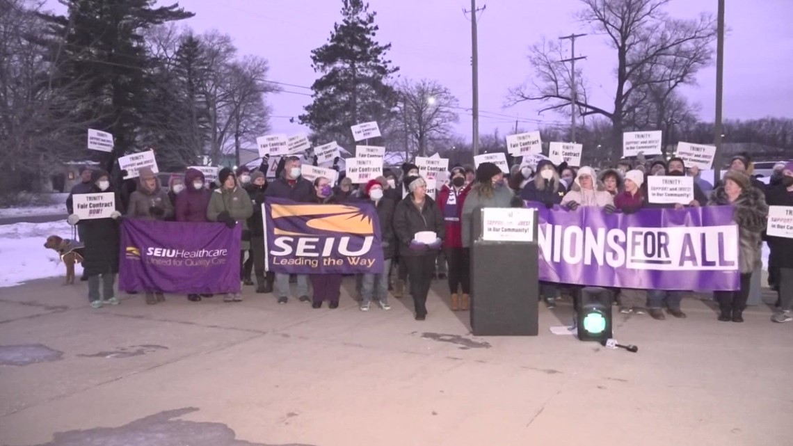 Mercy Health Muskegon employees demand fair contract agreement | wzzm13.com