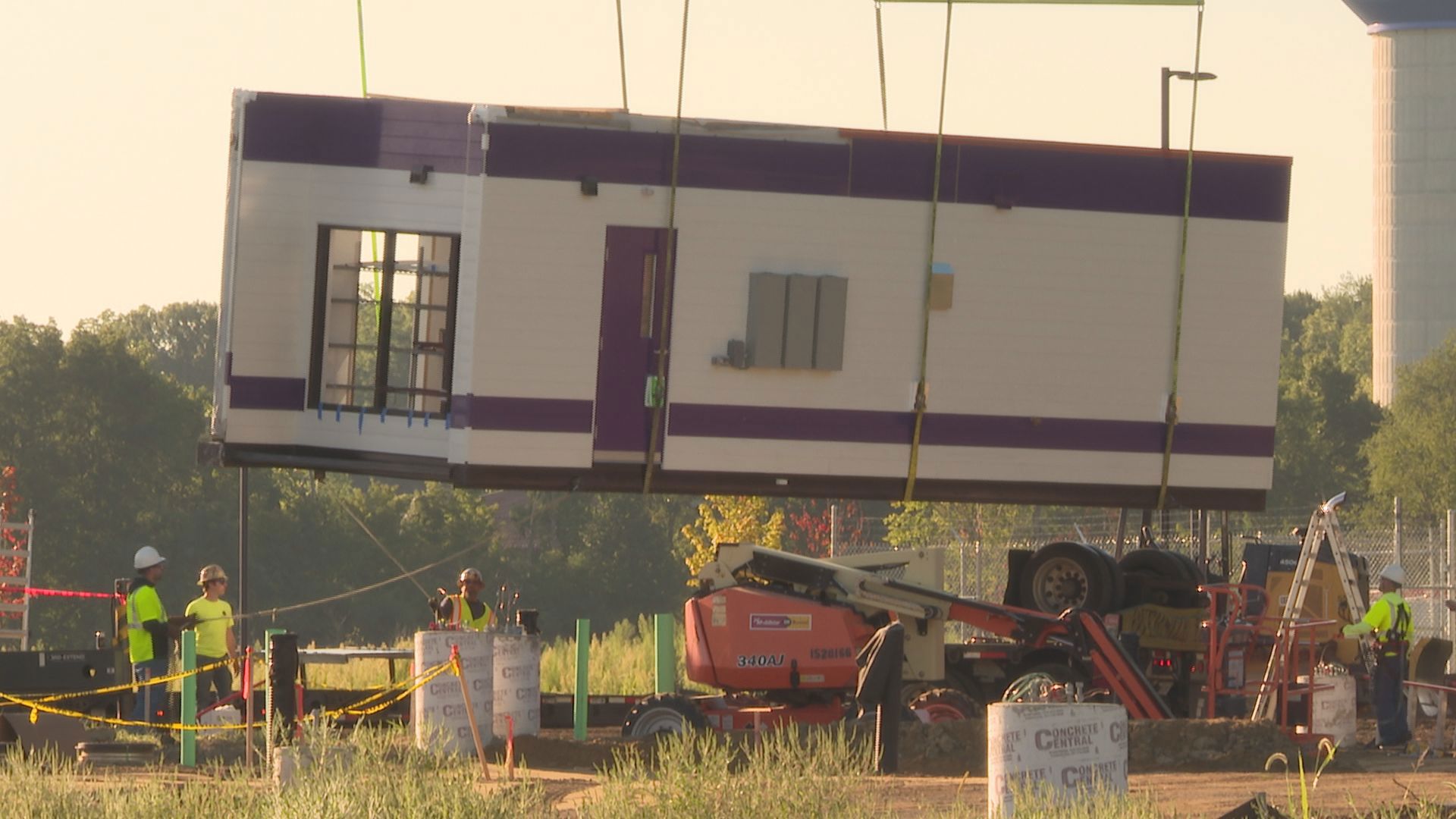 Wayland welcomes Hot 'n Now with unique installation Tuesday | wzzm13.com