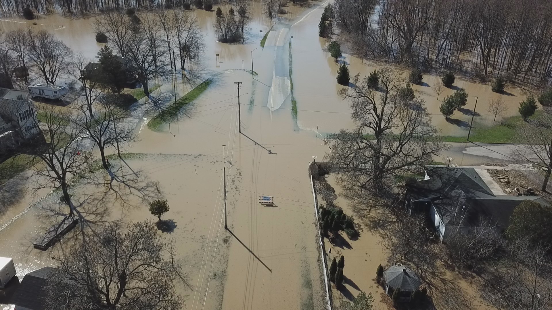 Homes in Lowell surrounded by floodwater along rising Grand River ...