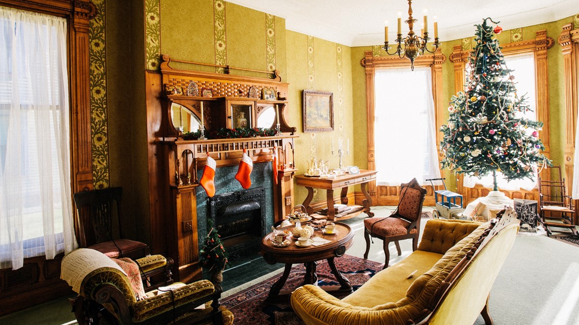Hackley and Hume Historic Site holiday tours | wzzm13.com