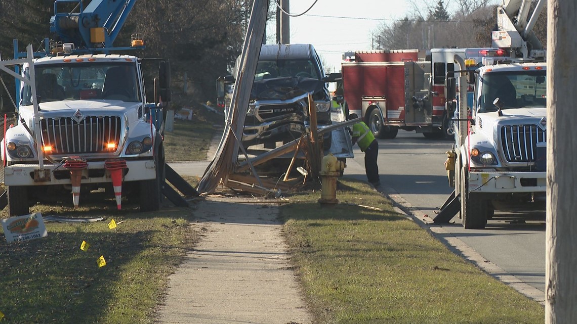 Crash in Kentwood knocks out power to thousands | wzzm13.com