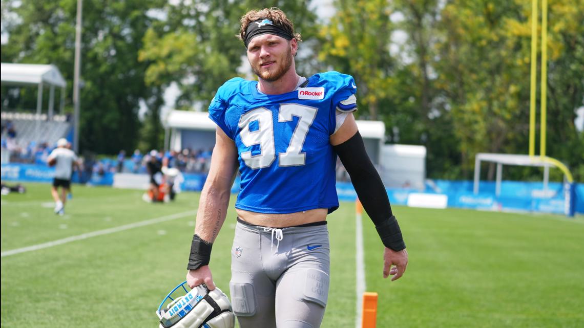 Aidan Hutchinson focusing on return to field amid contract extension talks | wzzm13.com