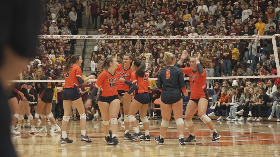 Hope volleyball hits the road for national quarterfinals | wzzm13.com
