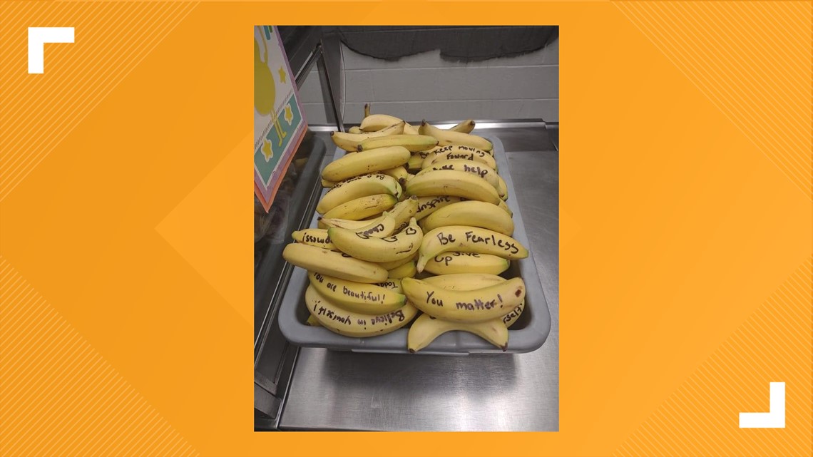 Michigan school nutrition staff uses bananas to encourage kids | wzzm13.com