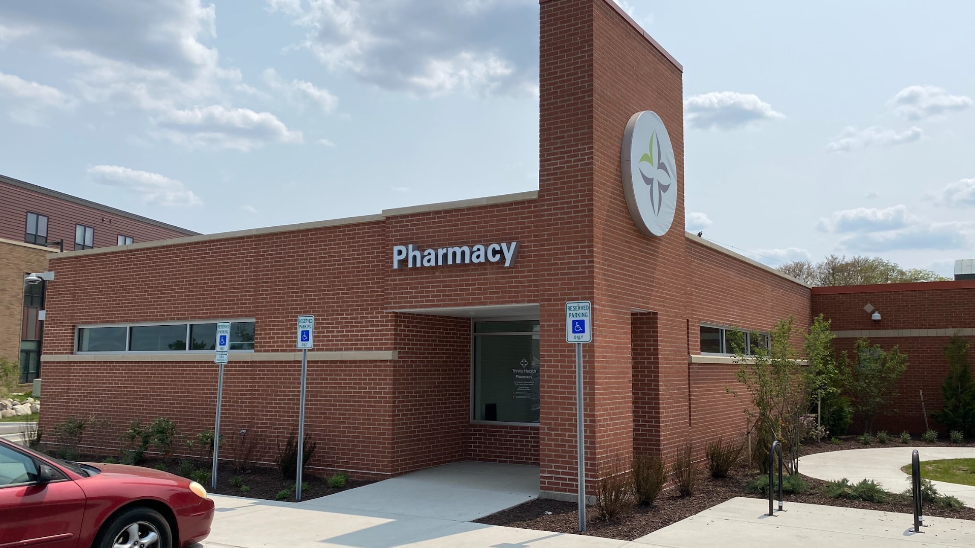 Trinity Health opens new pharmacy clinic in Roosevelt Park | wzzm13.com