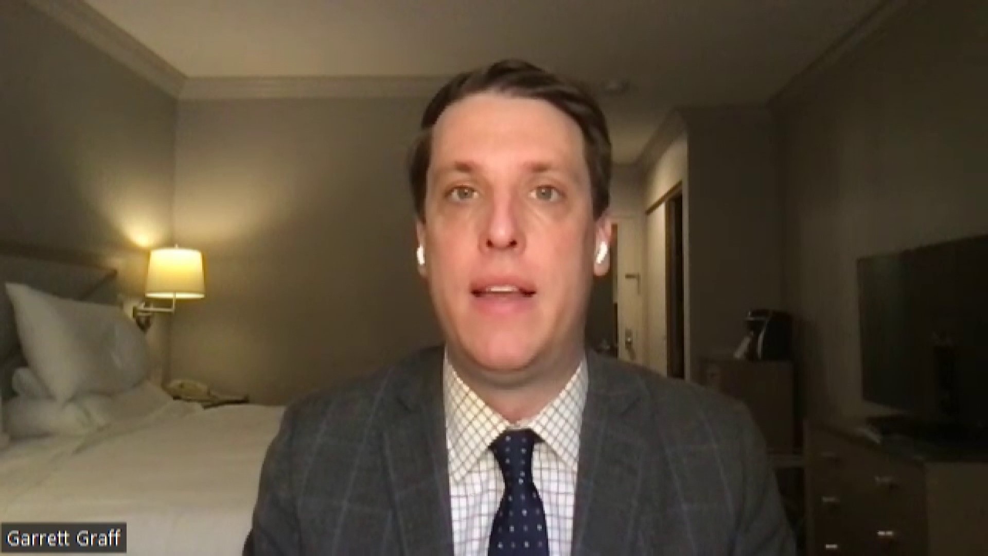 Author holds signing, discussion of UFO-focused book in GR | wzzm13.com