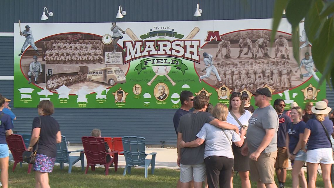 New mural in Muskegon honors baseball history of Marsh Field | wzzm13.com