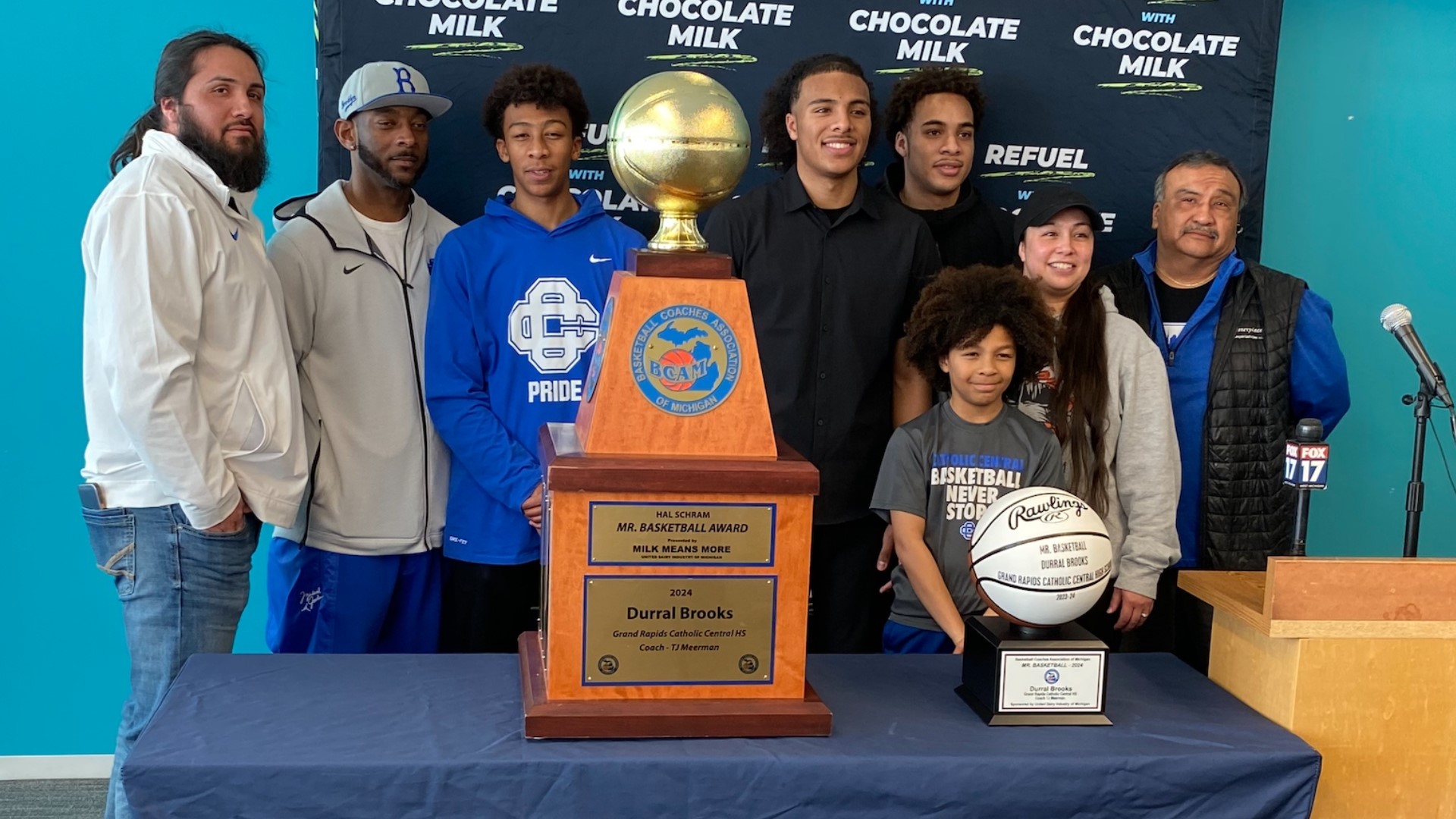 West Michigan senior takes home 2024 Mr. Basketball award | wzzm13.com