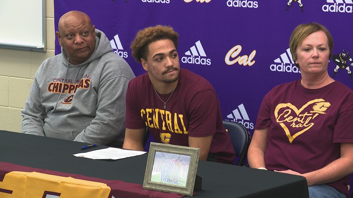 Caledonia's Brock Townsend signs with Central Michigan | wzzm13.com