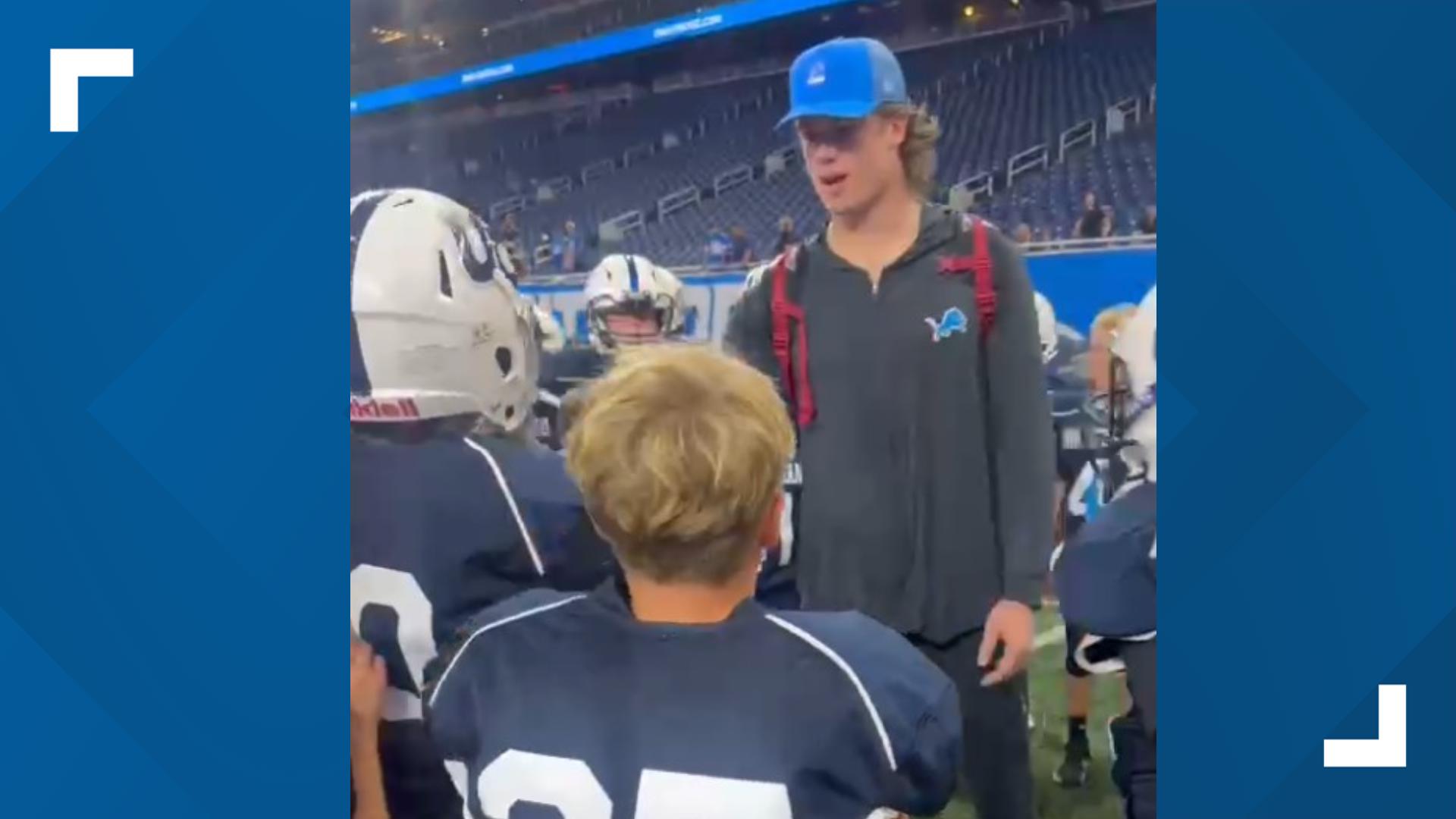 Isaac TeSlaa meets Unity Christian Pee Wee Football Team after Lions ...