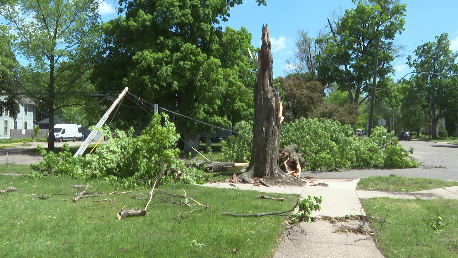 Kalamazoo battles storm damage after severe Thunderstorms Thursday ...