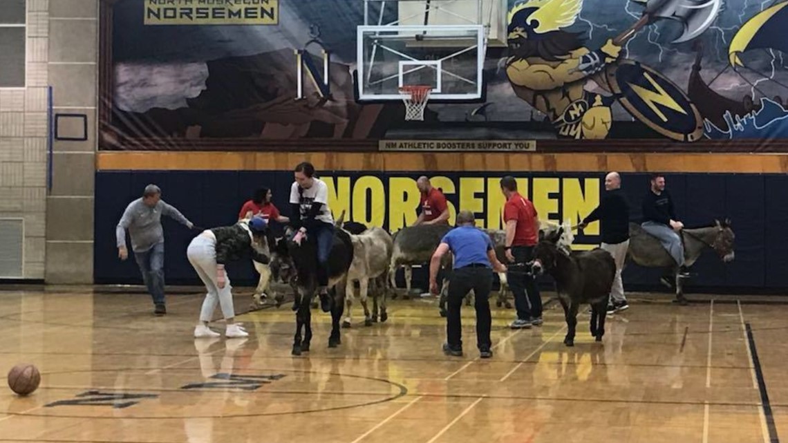 Donkey basketball game benefits The Hope Project | wzzm13.com