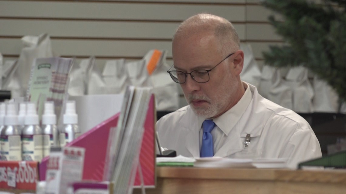 Michigan pharmacist helps save patient outside store | wzzm13.com