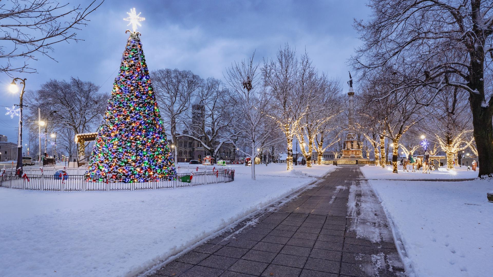 Muskegon tree lighting happening this weekend | wzzm13.com