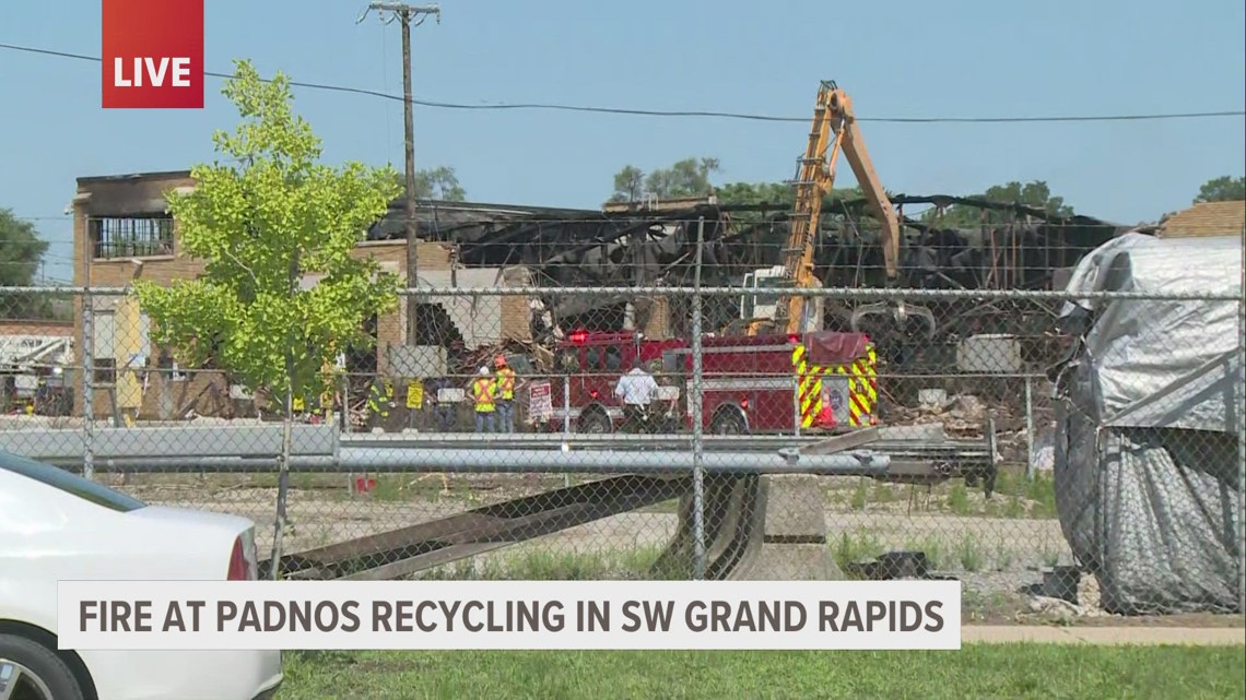 Roof collapses at downtown Grand Rapids recycling center after overnight fire | wzzm13.com