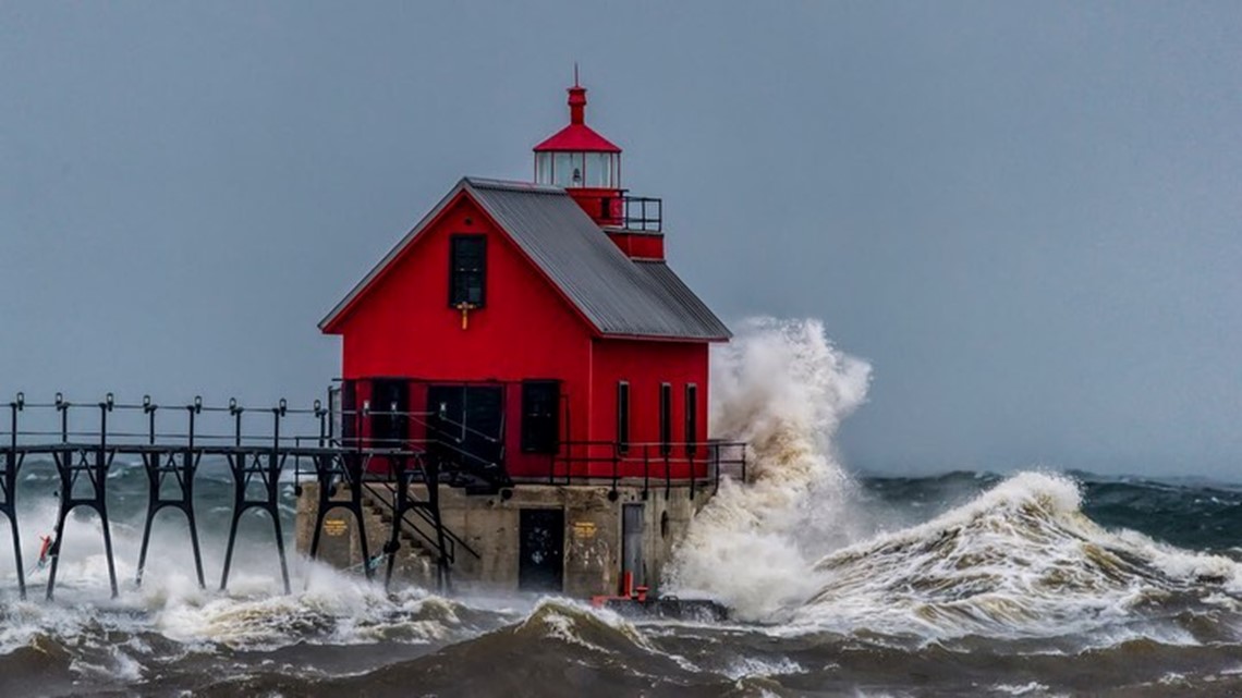 NWS: Gale force winds and 10-foot waves expected Sunday | wzzm13.com