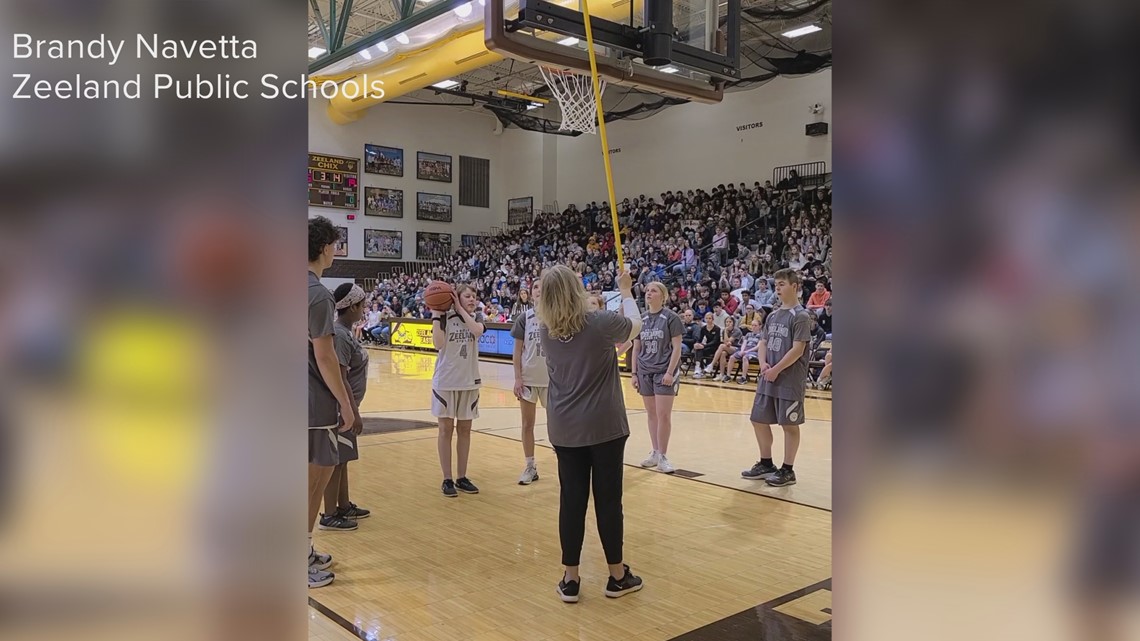 "I did not expect that": Basketball player who is blind makes shot in a ...