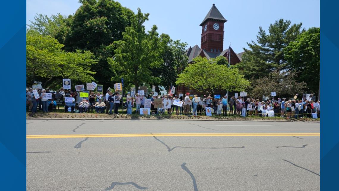 Thousands gather in Grand Rapids, along lakeshore for 'No Kings ...