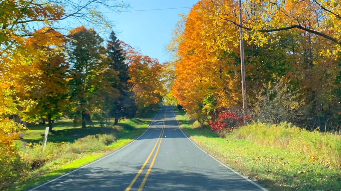Kent County Road Commission's 2021 Fall Color Tour piques interest as 'peak' approaches | wzzm13.com