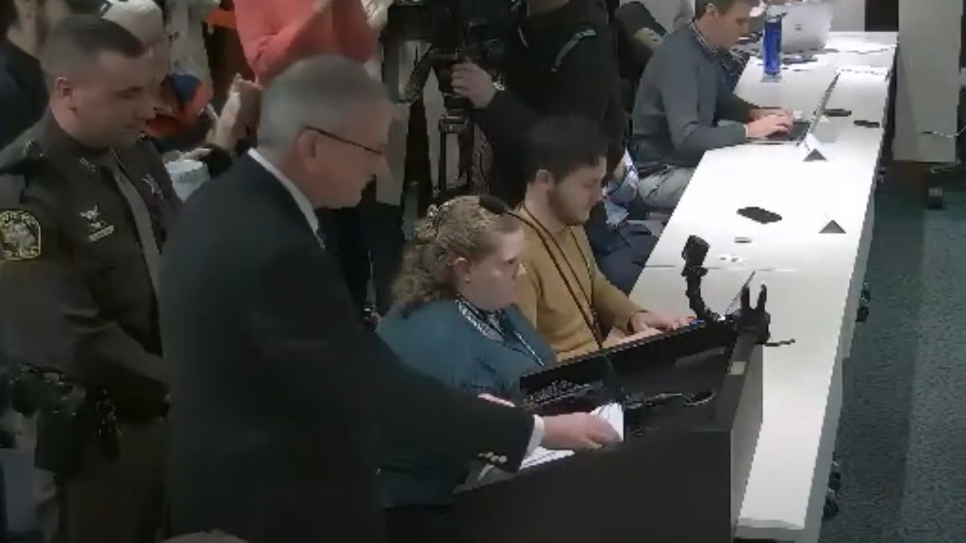 Ottawa Co. deputy given Lifesaving Award | wzzm13.com