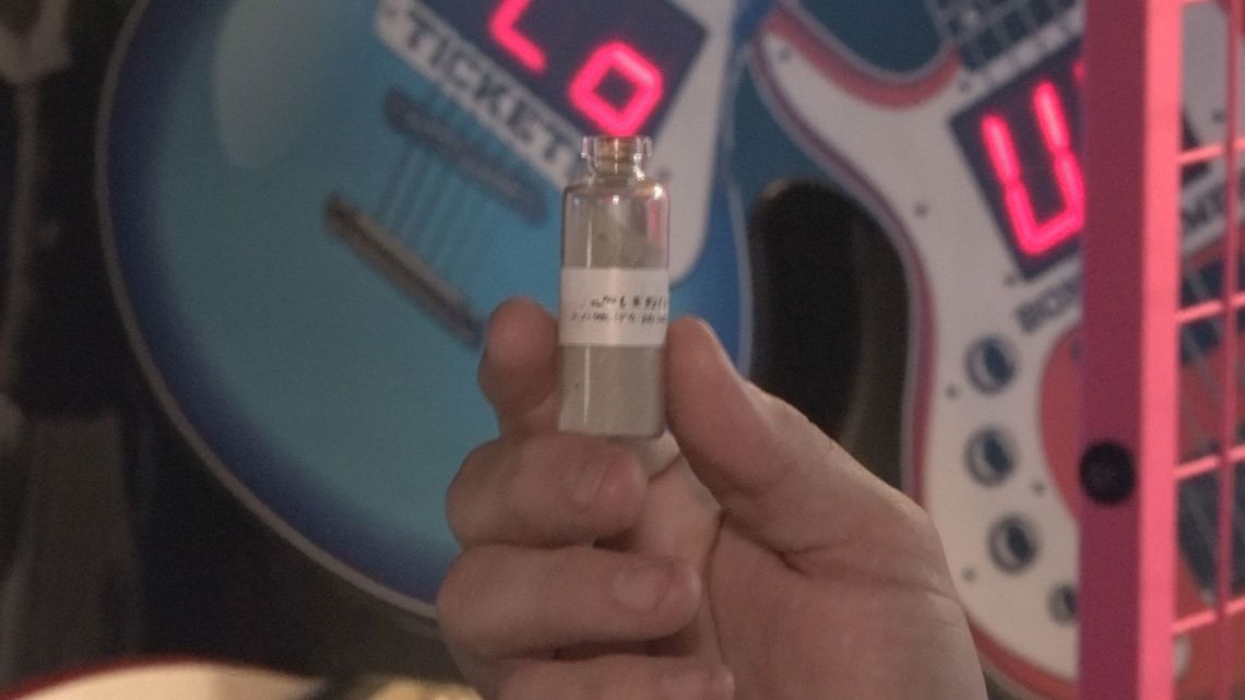 Family honors father with vials of 'fake ashes' | wzzm13.com